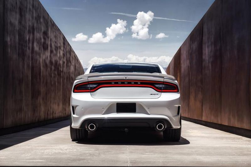 Dodge Charger SRT Hellcat : la berline la plus puissante du monde ...